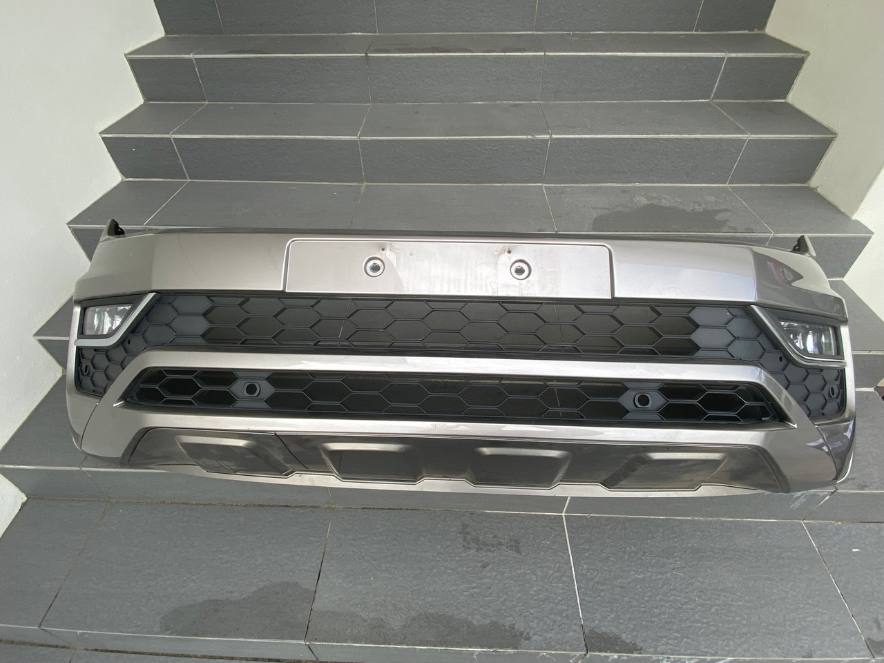VW AMAROK 2020-2021 NEW GENUINE FRONT COMPLETE BUMPER BAR IN SILVER ...