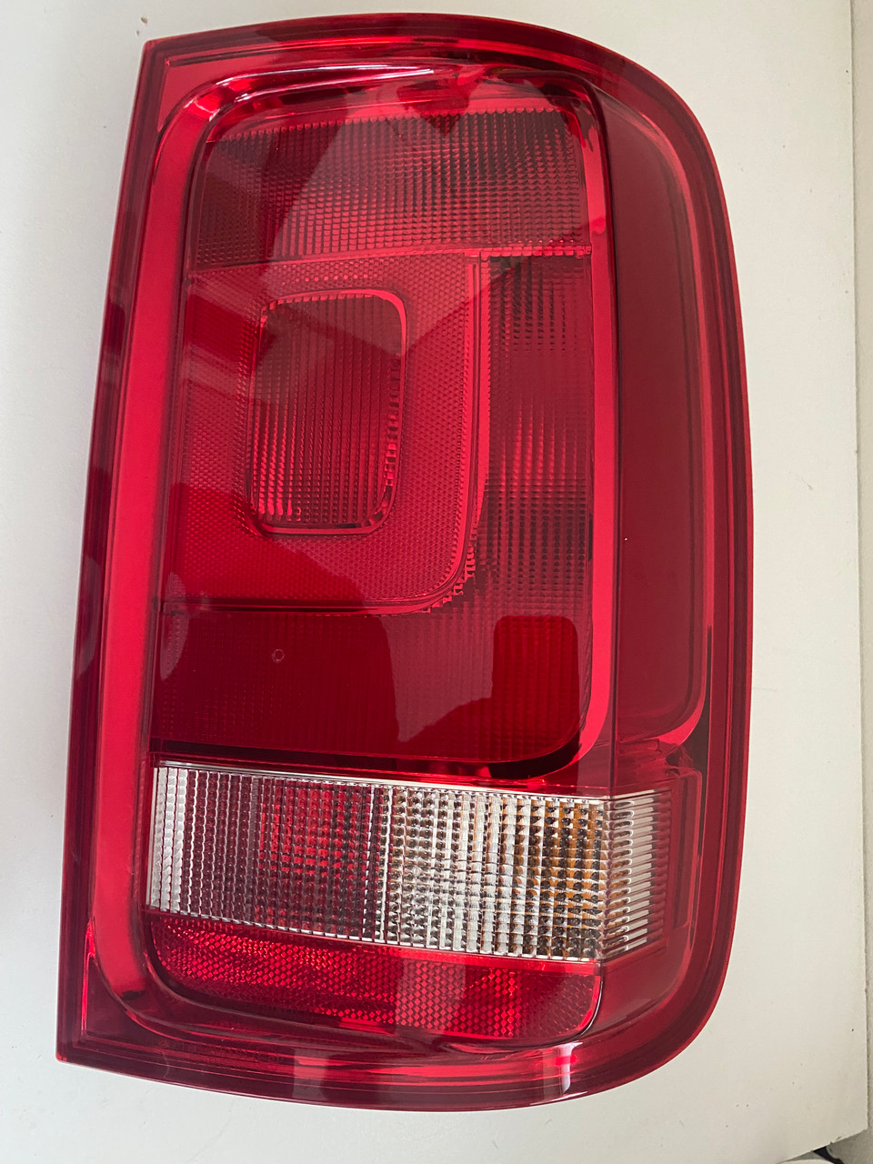 VW AMAROK DUAL CAB USED RH TAILLIGHT 2H2 945 096 E - Parts 4 European Cars