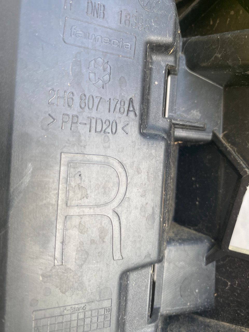VW AMAROK 2017 ON USED RHF INNER BAR BRACKET 2H6 807 178 A - Parts 4 ...