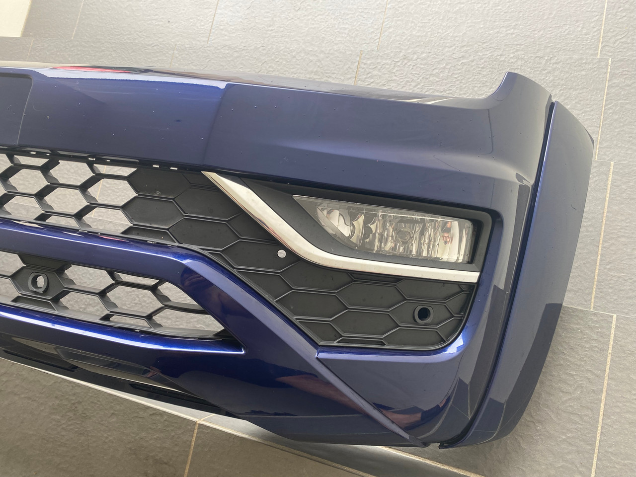 VW AMAROK 2020-2021 NEW GENUINE FRONT COMPLETE BUMPER BAR IN BLUE 2H6 ...