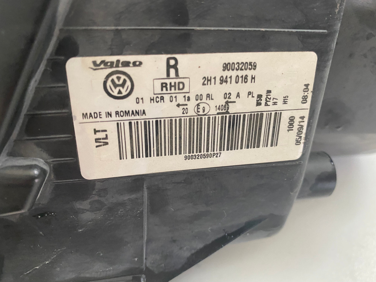 VW AMAROK USED GENUINE RH HEADLIGHT 2H1 941 016 H - Parts 4 European Cars