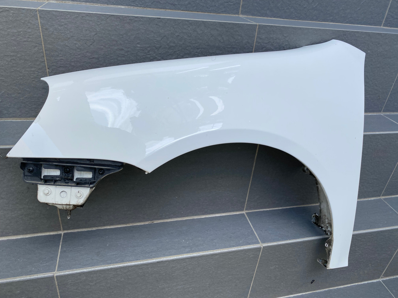 VW GOLF MK5 USED LH GUARD IN WHITE B9A PAINT CODE 1K6 880 681 A - Parts ...