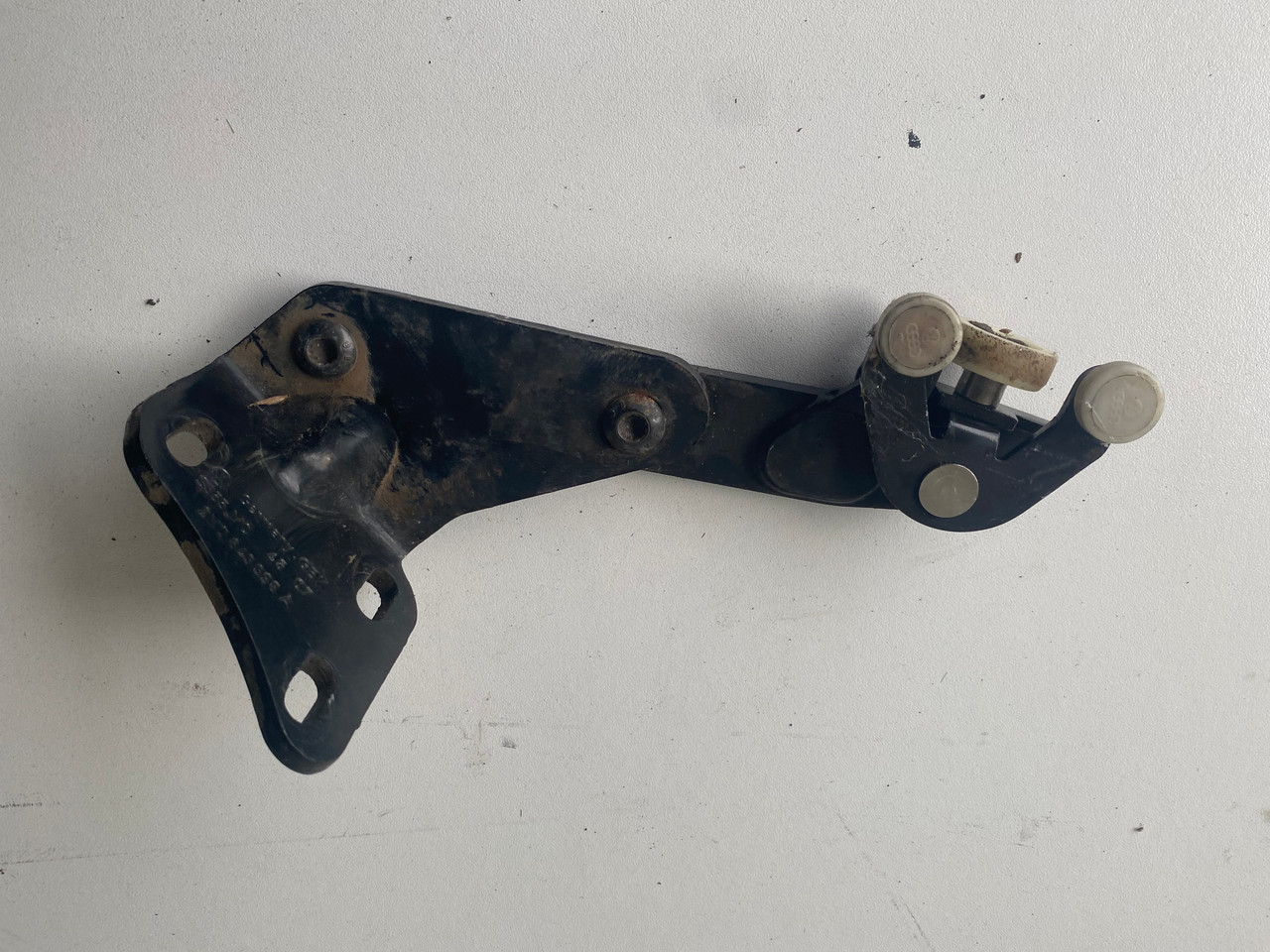 VW CADDY MAXI USED RH SLIDING DOOR LOWER RUNNER 2K0 843 398 B - Parts 4 ...