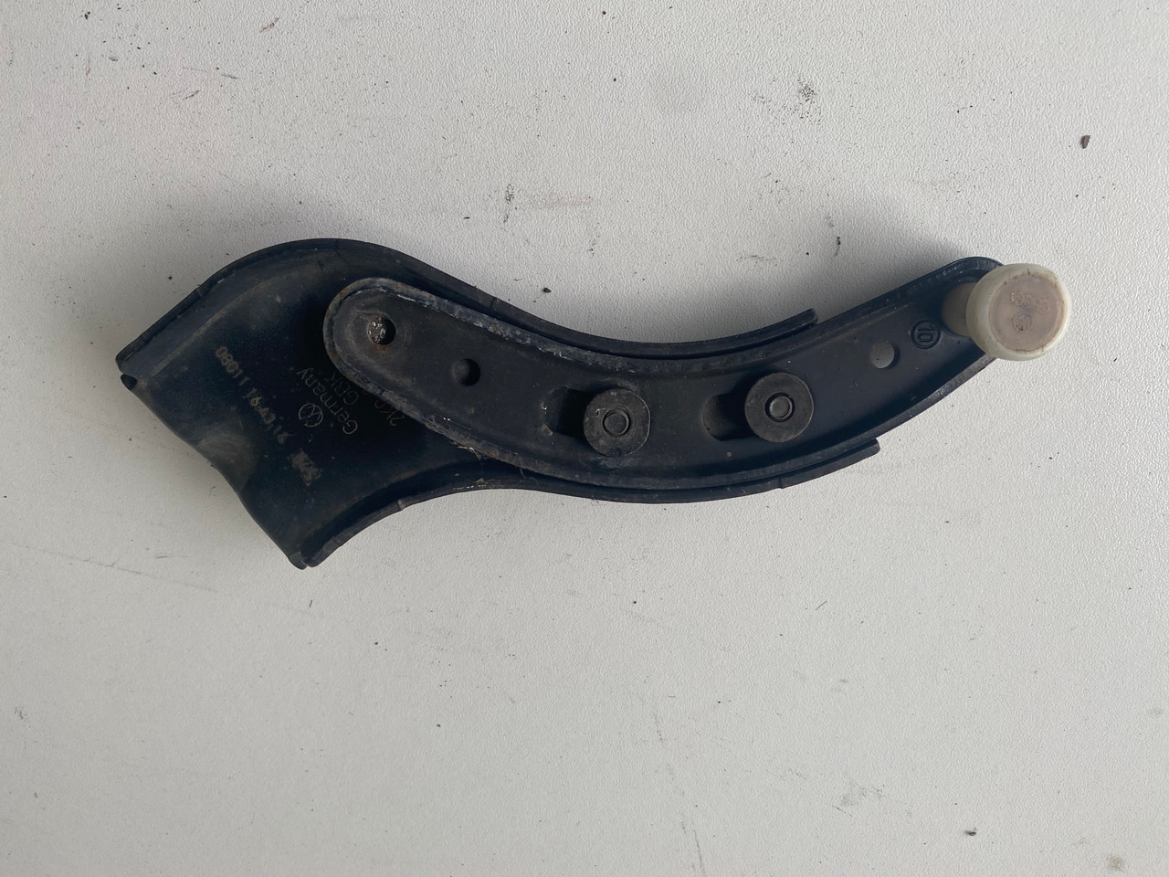 VW CADDY MAXI USED RH LOWER DOOR RUNNER 2K0 843 436 A - Parts 4 ...