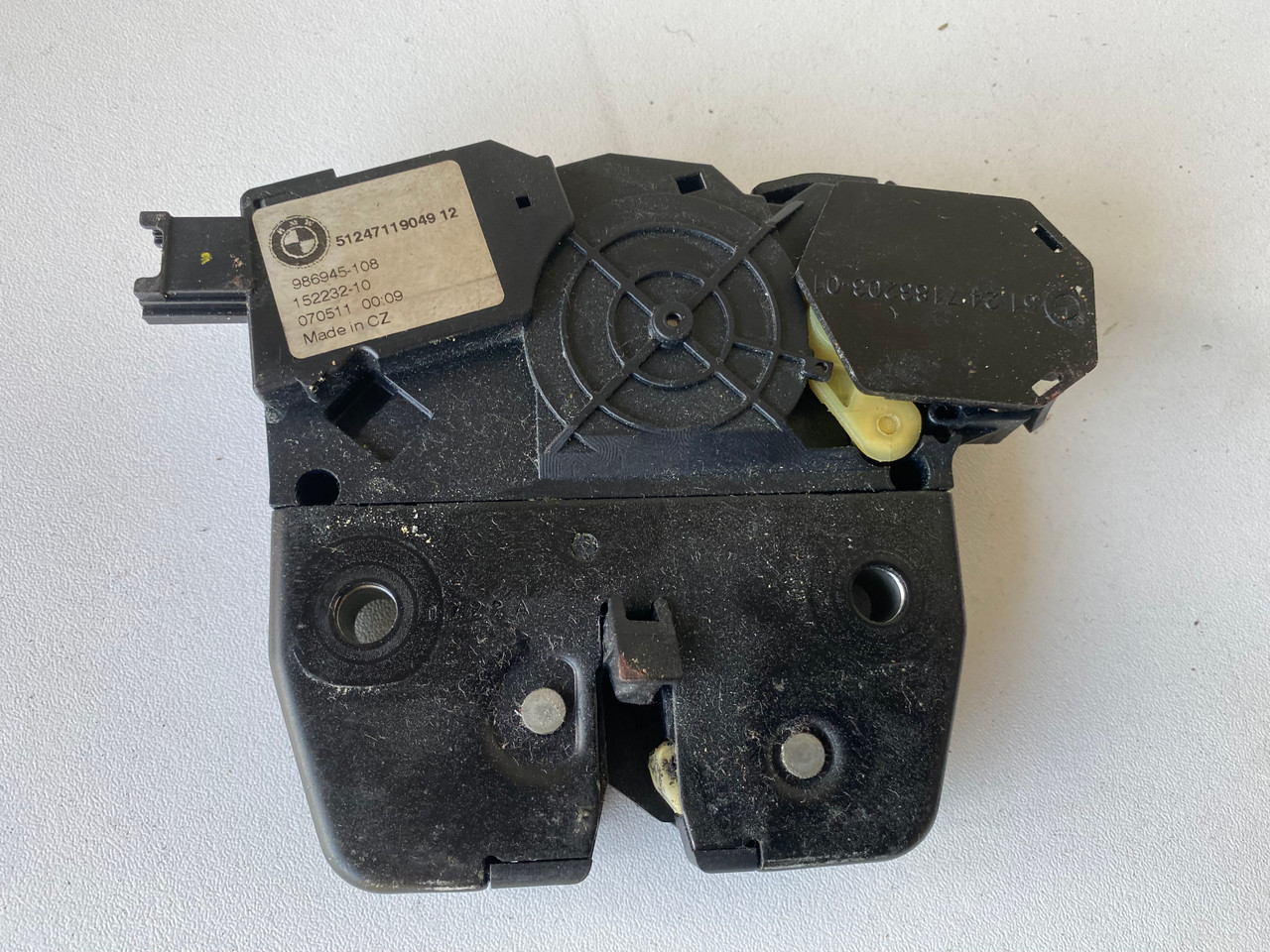 BMW E70 USED TAILGATE LOCK MECHANISM 51247119049 12 - Parts 4 European Cars