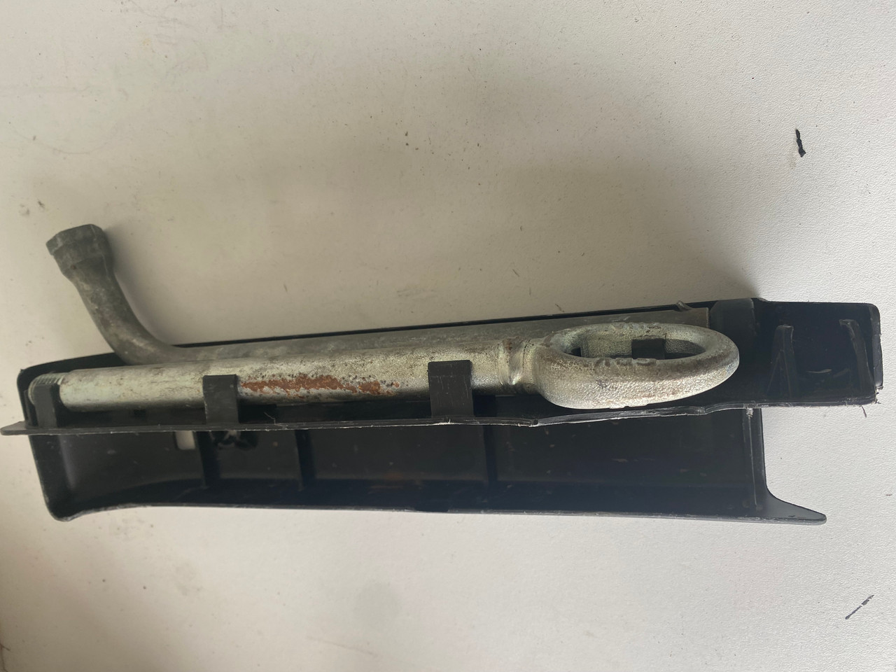 VW TRANSPORTER T5 USED TOOL KIT - Parts 4 European Cars