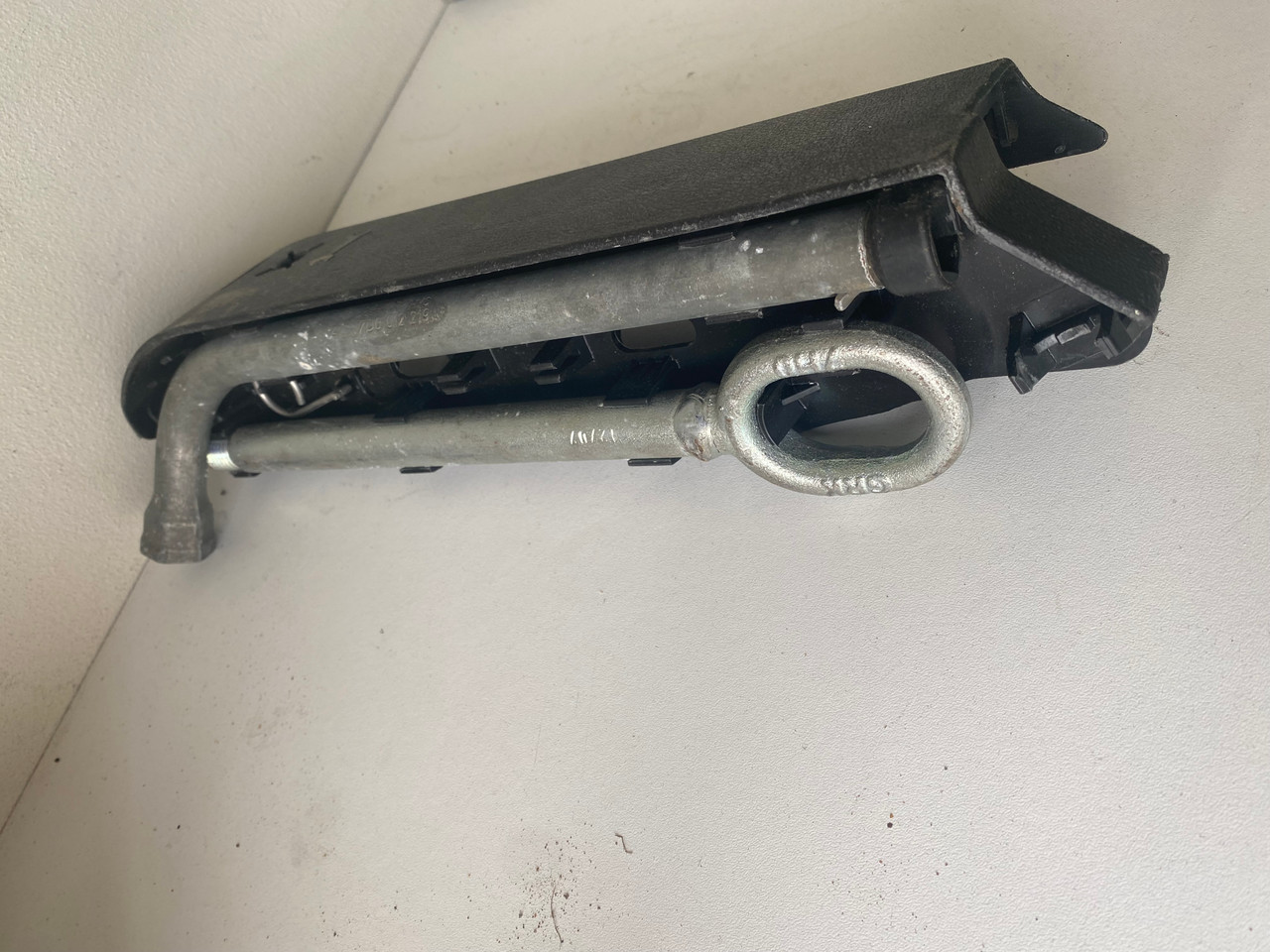 VW TRANSPORTER T5 USED TOOL KIT - Parts 4 European Cars