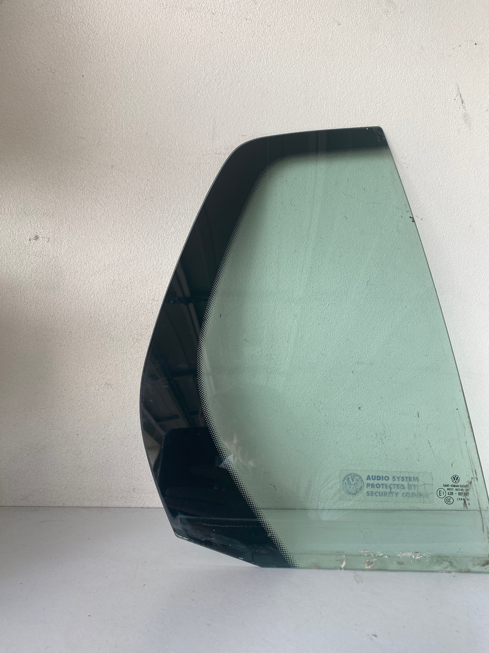 VW GOLF MK5 USED RHR DOOR QUARTER GLASS - Parts 4 European Cars