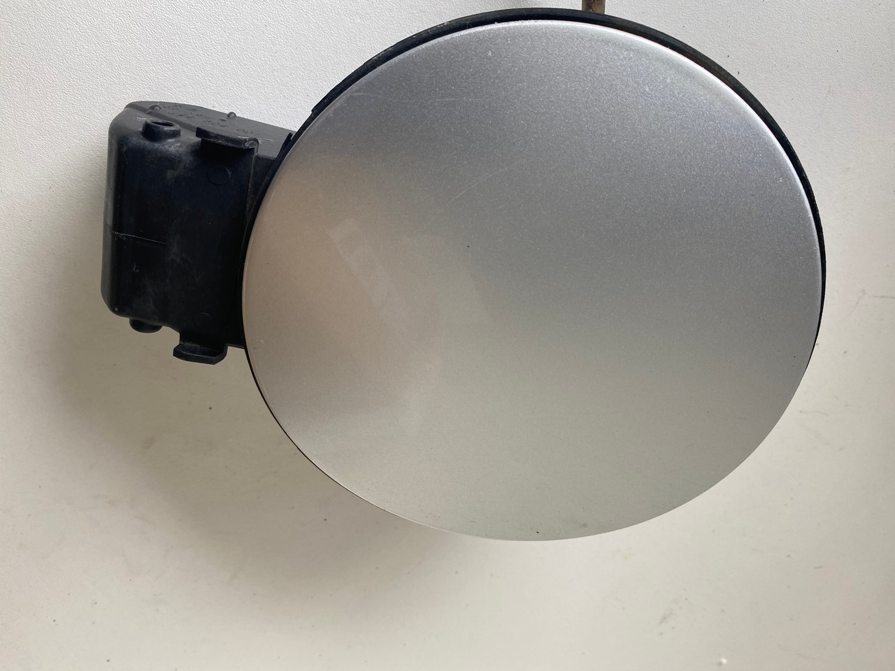 VW BEETLE USED SILVER FUEL FLAP LA7W CODE 1C0 809 857 - Parts 4 ...