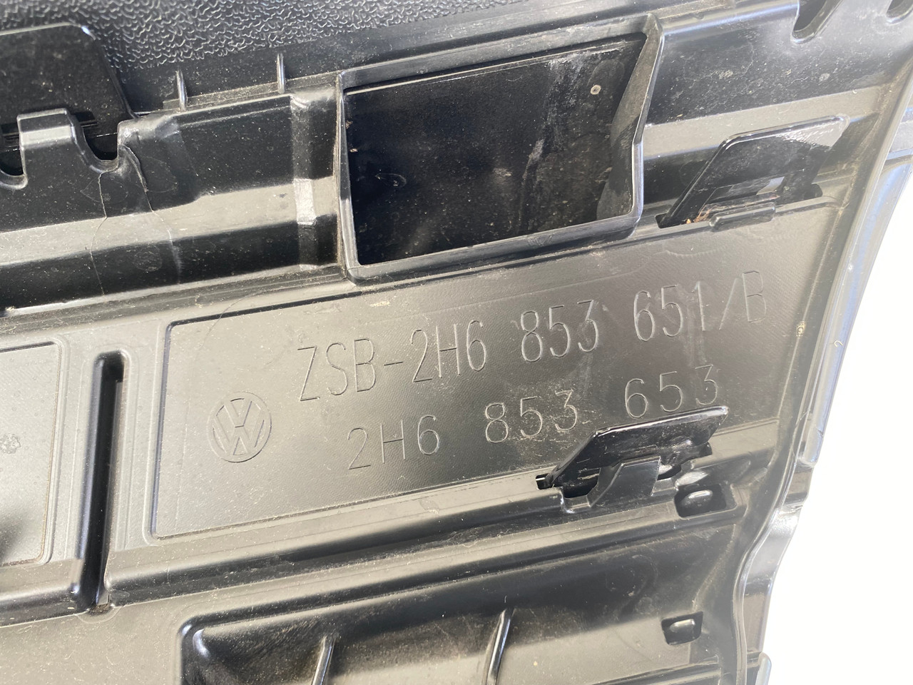 VW AMAROK V6 2016-2021 USED GENUINE FRONT GRILLE 2H6 853 651 B 2H6 853 ...