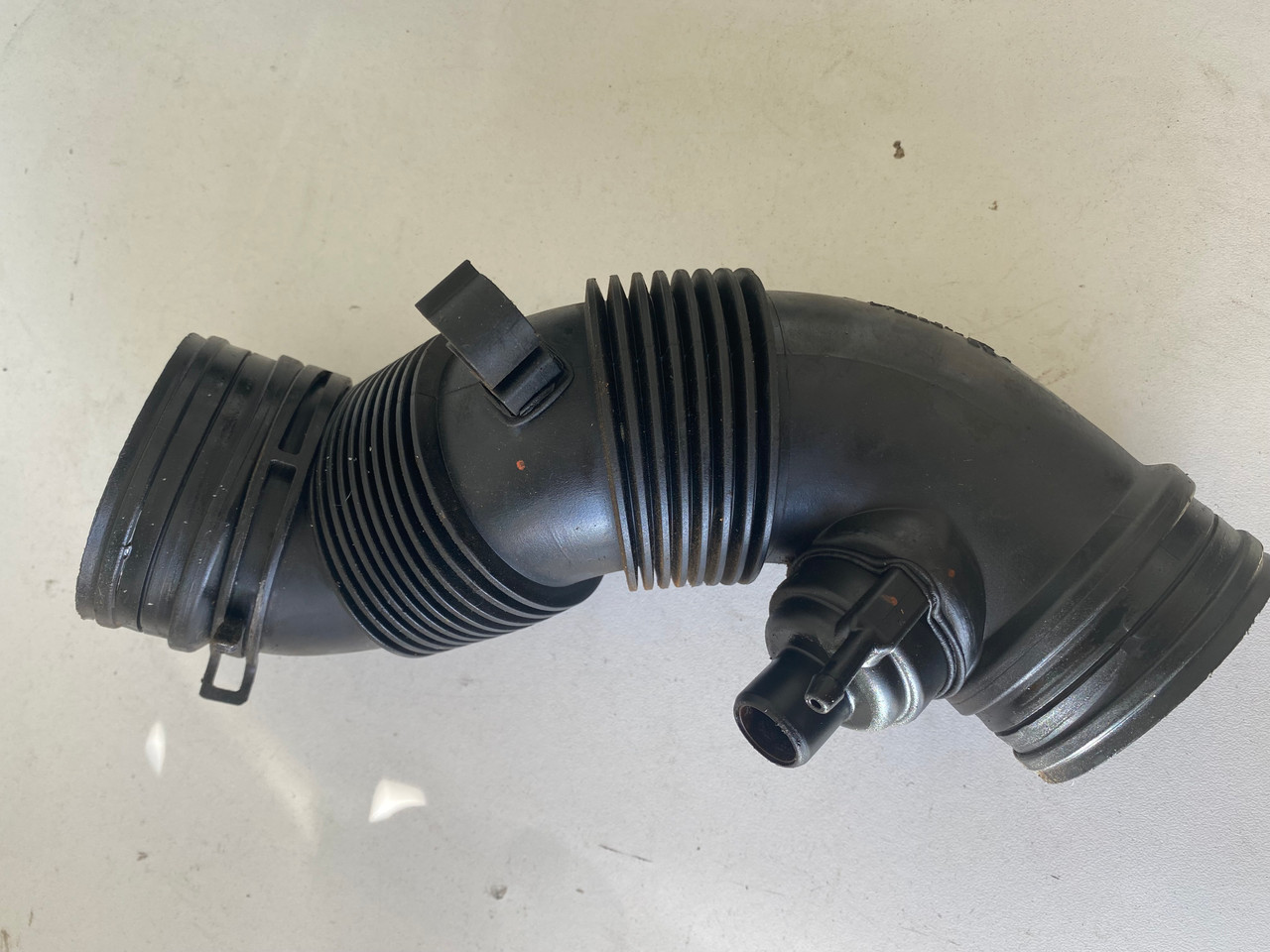VW BEETLE 1.6 PETROL USED AIR INTAKE HOSE 1C0 129 684 K - Parts 4 ...