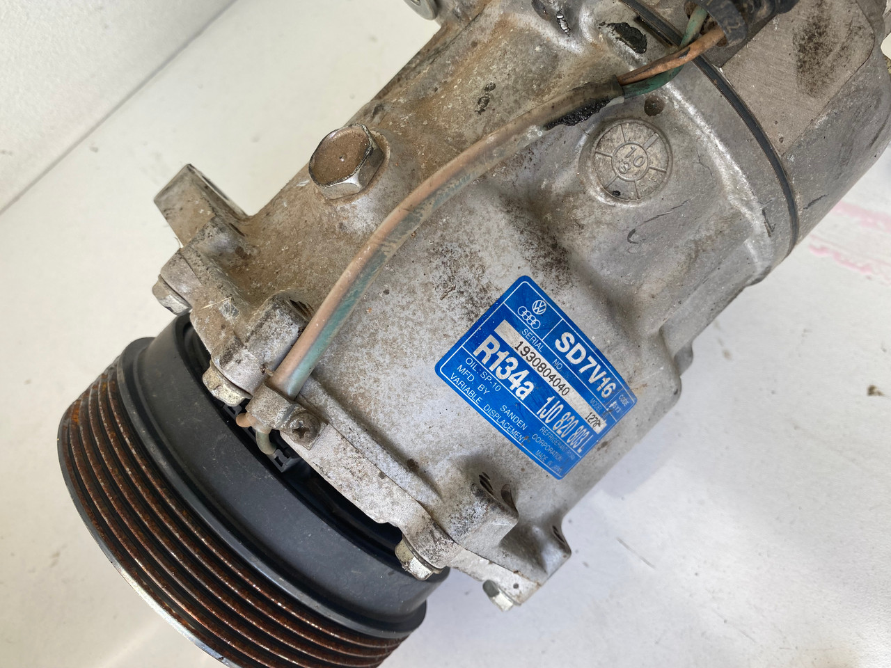 VW GOLF BORA MK4 VW BEETLE VW CADDY USED AC COMPRESSOR 1J0 820 803 L ...