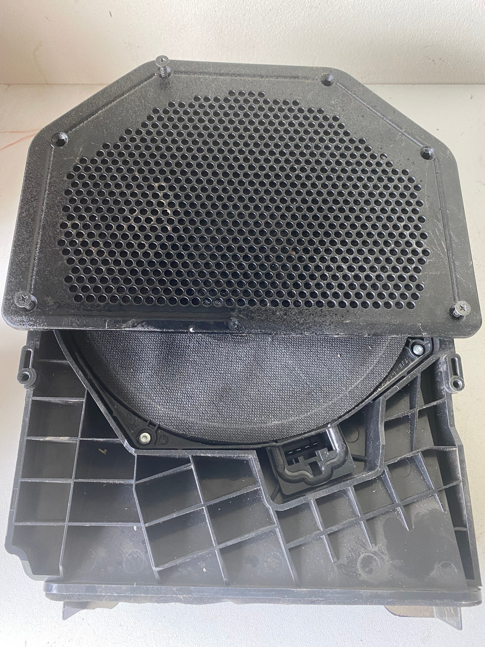 BMW E90 USED SUBWOOFER 6513 9192461-01 - Parts 4 European Cars