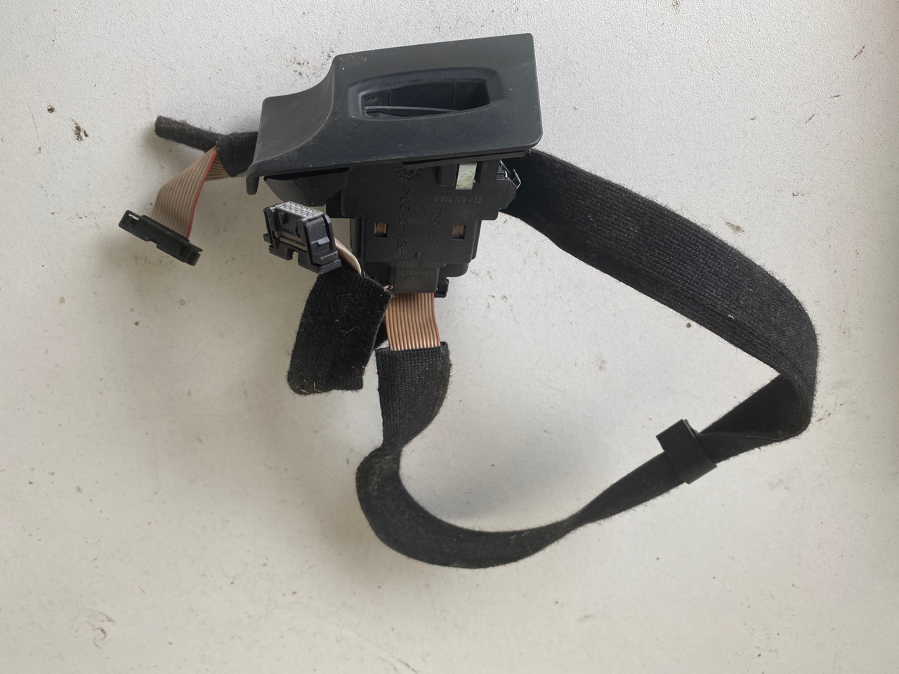 BMW E90 USED KEY READER WITH WIRING 6 954 720 -13 - Parts 4 European Cars