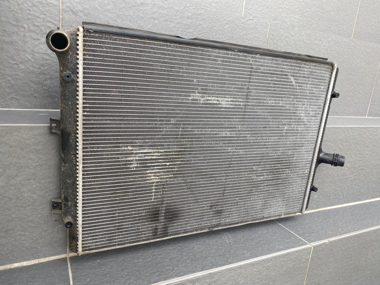 VW GOLF MK5 GTI 2L TDI USED RADIATOR VALEO 734333 - Parts 4 European Cars