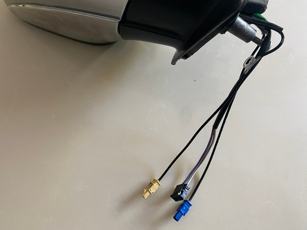 VW AMAROK 2017 ON USED RH DOOR MIRROR TWIN ANTENNA PLUG TYPE IN WHITE ...