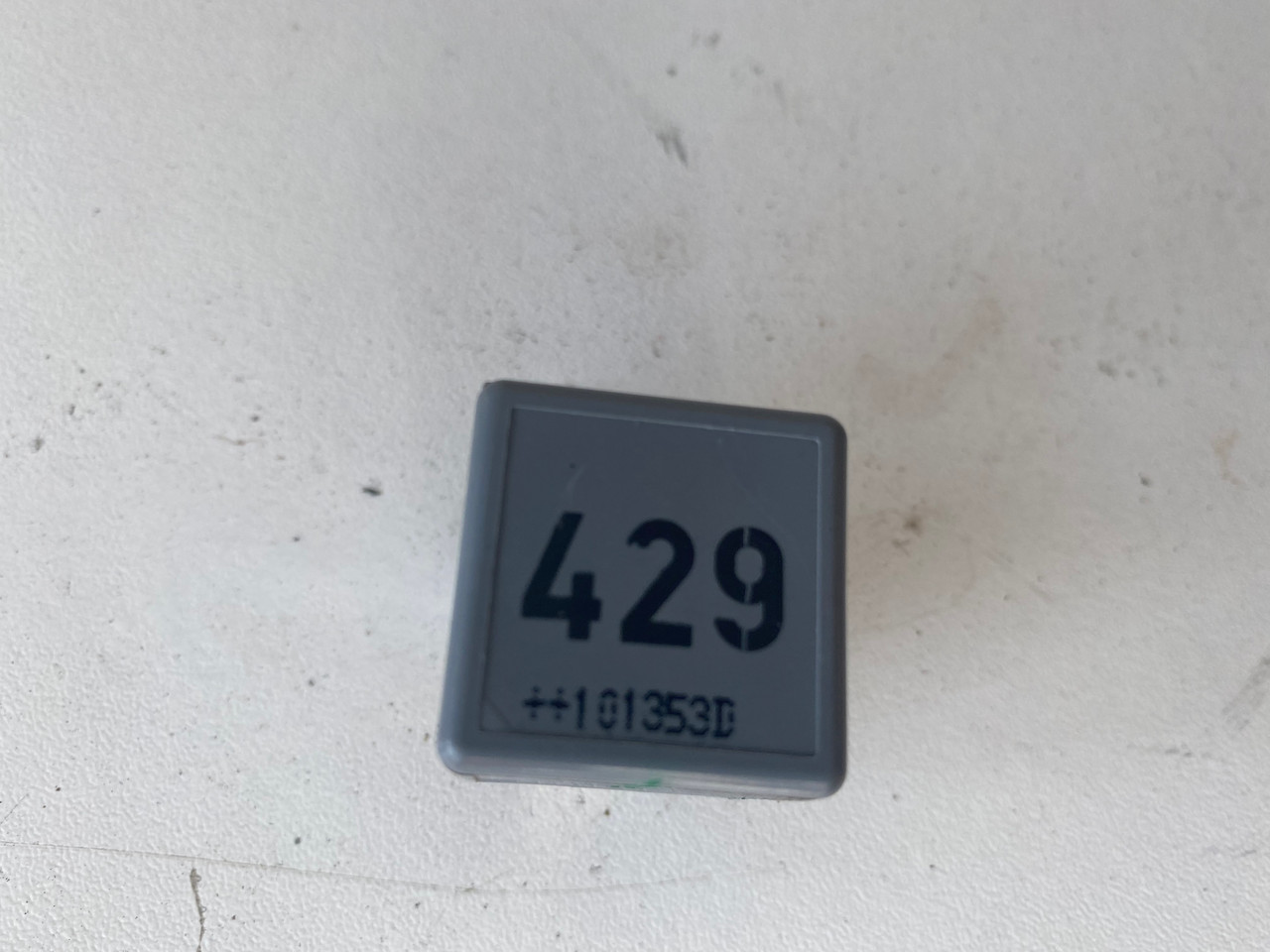 VW BEETLE GOLF MK4 USED POWER SUPPLY RELAY 1J0 906 381 429 - Parts 4 ...