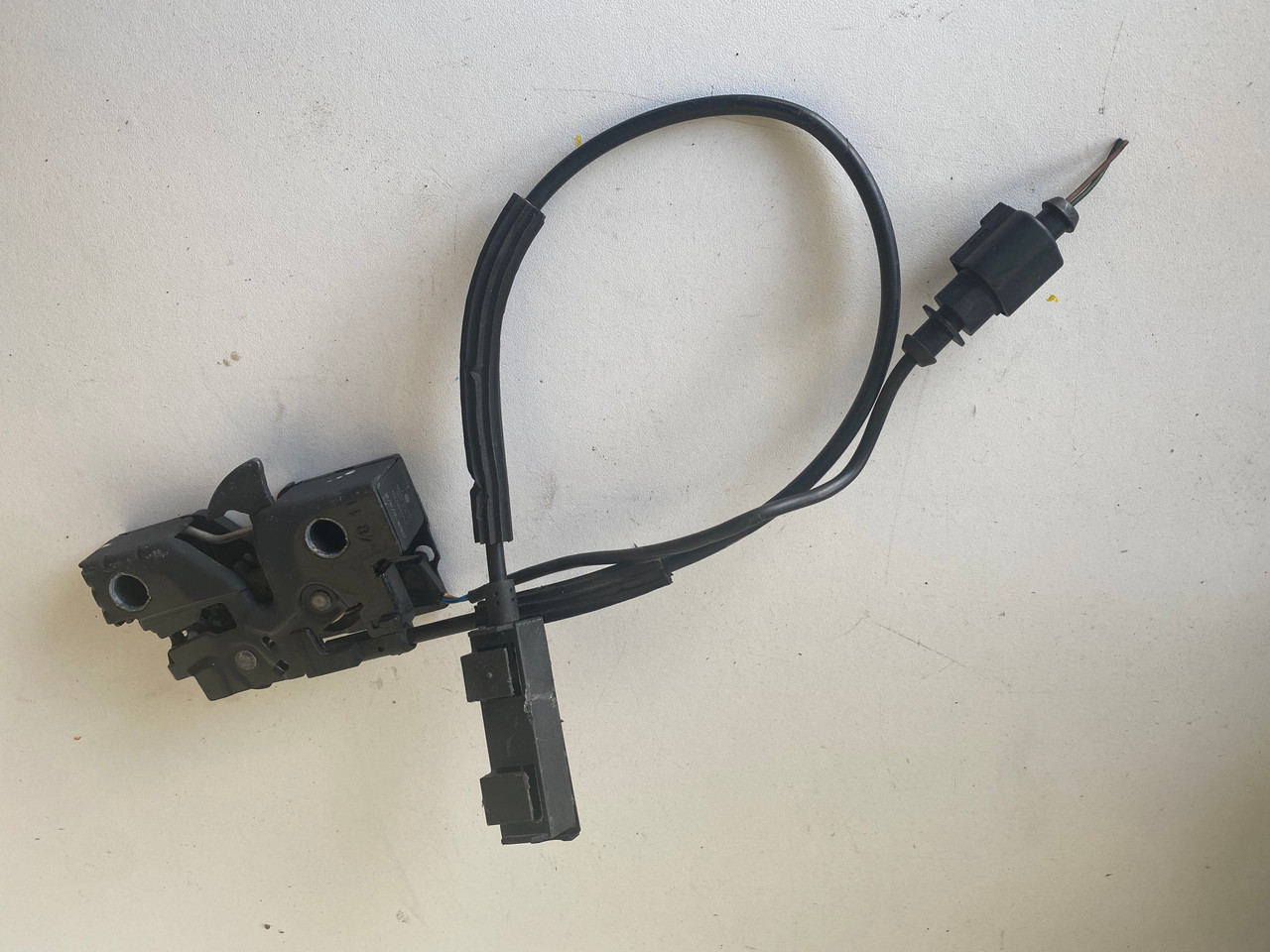 VW POLO 6R USED BONNET LOCK 6R1 823 509 D - Parts 4 European Cars