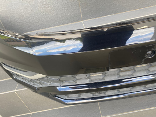 VW AMAROK 2018-2021 USED GENUINE FRONT COMPLETE BUMPER BAR IN BLACK 2H6 ...