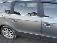 VW PASSAT 3C WAGON USED RHR DOOR SHELL IN GRANITE GREEN B6S PAINT CODE