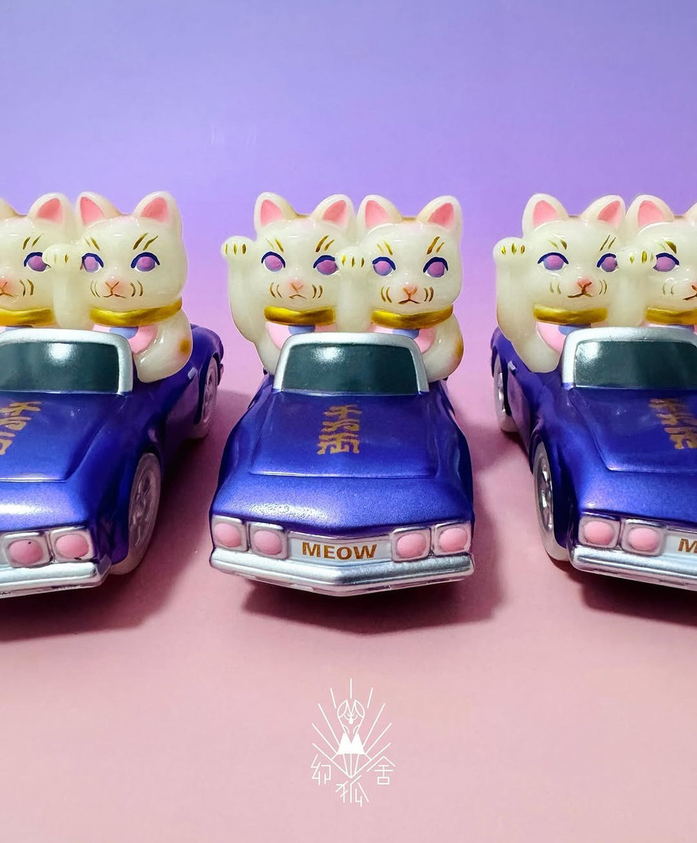 Lucky Meow Meow Car Purple Night GID by Genkosha - myplasticheart