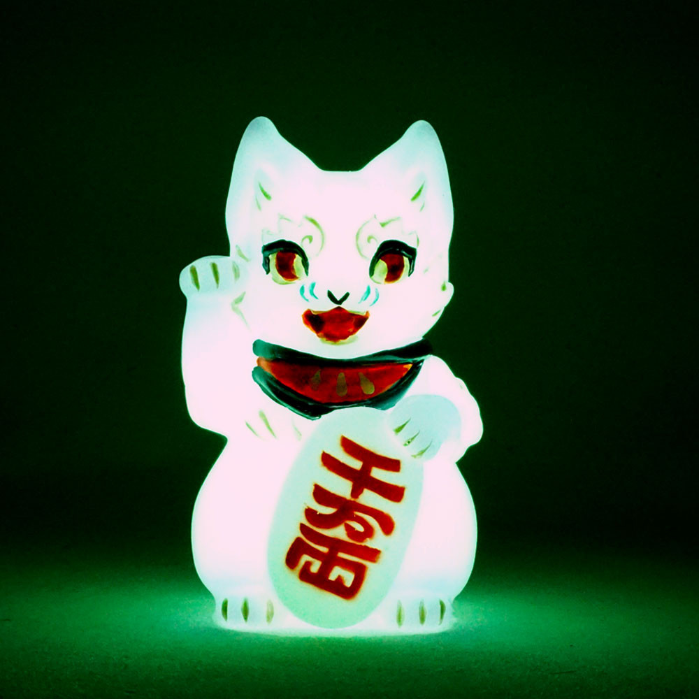 Bake Lucky Cat Firefly GID by Genkosha - myplasticheart