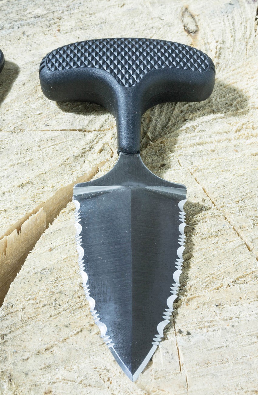 Neck Knives – Pros and Cons - Atlanta Cutlery Corporation