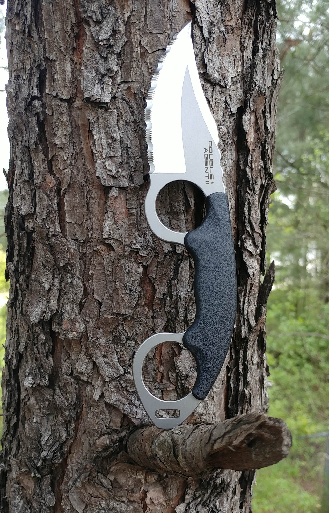 Choosing a Neck Knife - Atlanta Cutlery Corporation