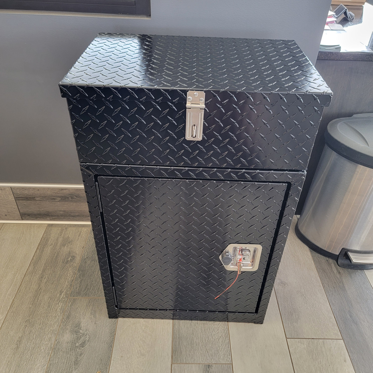 Tanklosure Propane Tank Box w/Tool Box - Fit 20 or 30 lb