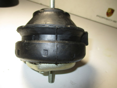 Engine mount 928