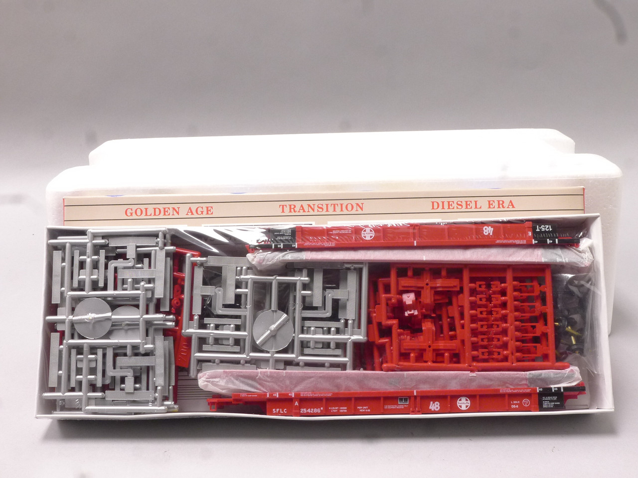 Walthers 932-3974 Santa Fe 305' 5-Unit Articulated Double Stack Car HO ...