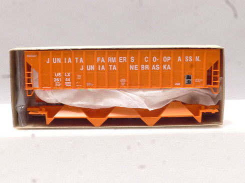 Roundhouse HO Scale 07899A 54' FMC 3-Bay Covered Hopper Juniata Farmers ...