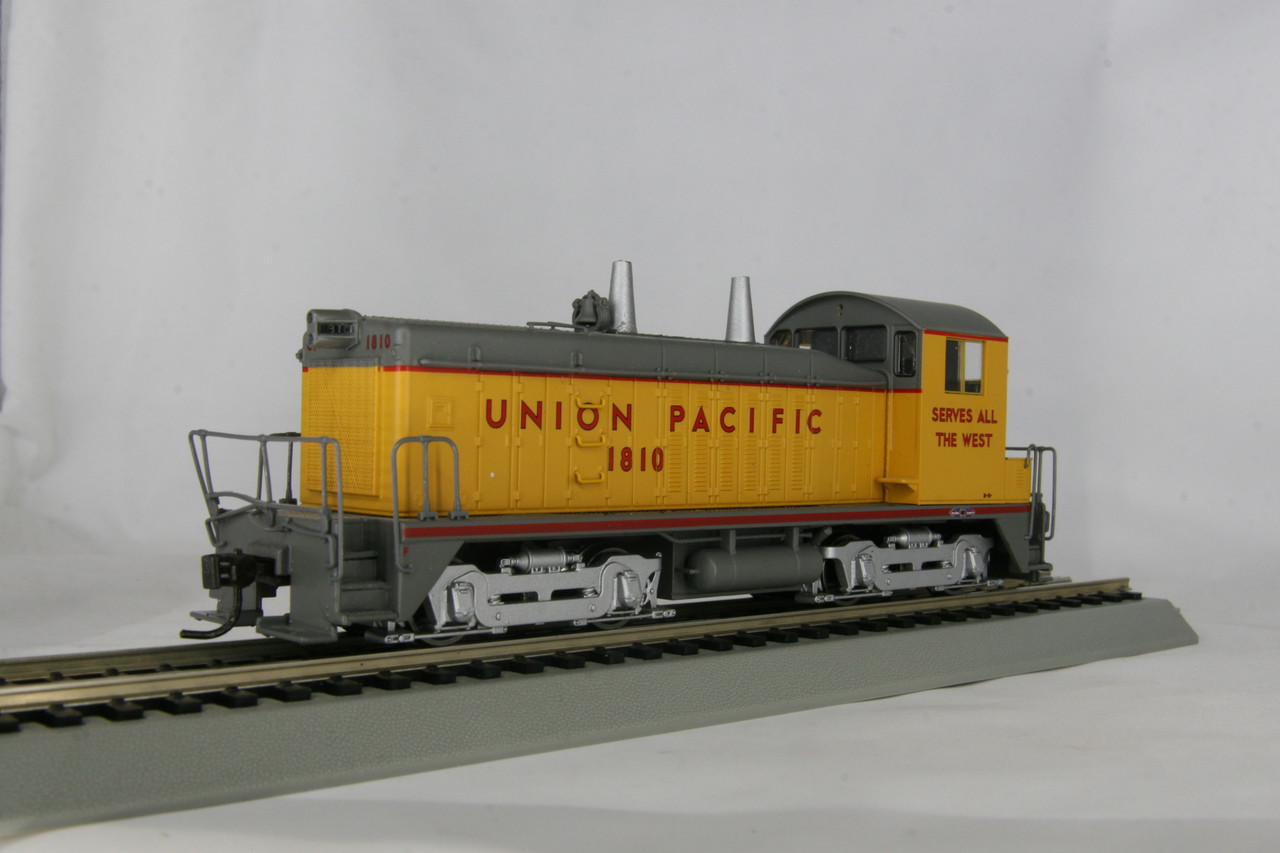 2262 Broadway Limited HO EMD SW7 Switcher, UP #1810, Yellow & Gray ...