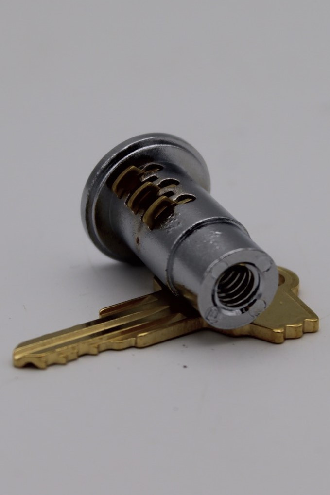 Lock and Key for most Oak Vista and Acorn Machines 1/4" Thread