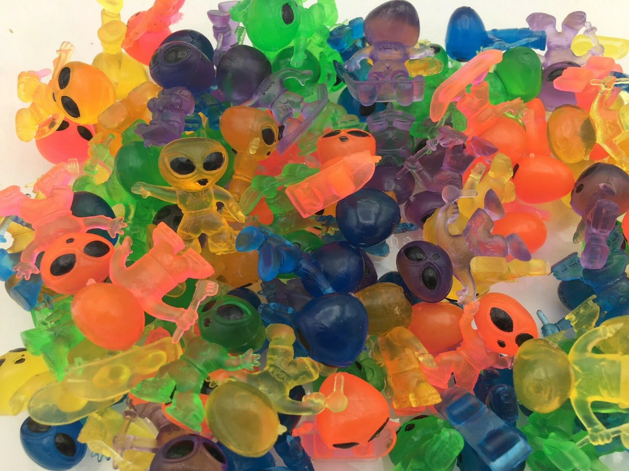 Neon Alien Figures In 1.1" Capsules, 250 pieces