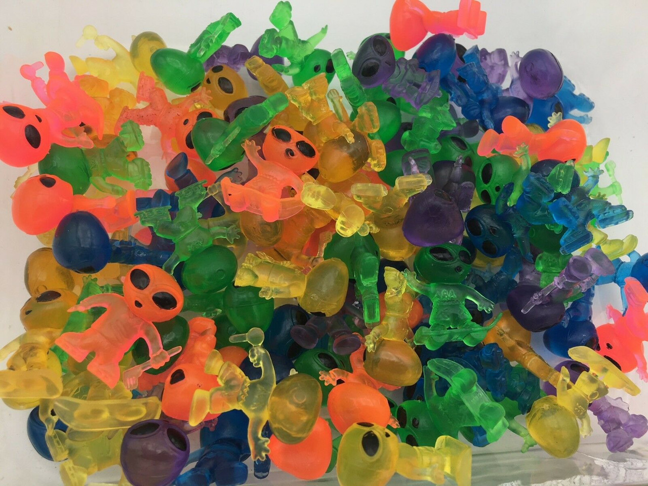 Neon Alien Figures In 1.1" Capsules, 250 pieces
