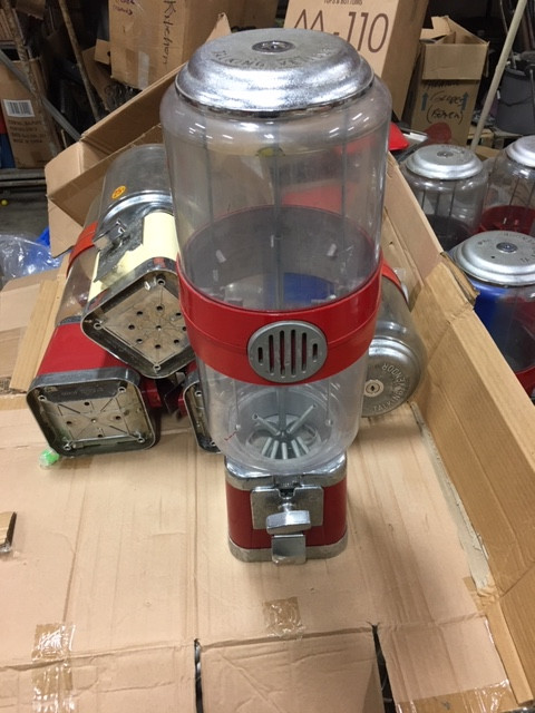 Vintage Beaver Talking Vending Machine Gumball Toy Candy Bulk Vendor ...