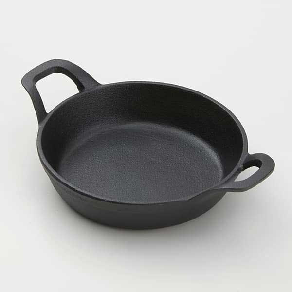 American Metalcraft CIPR6250 Cast Iron 19 oz. Round w/ Handles
