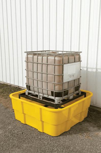 Eagle Manufacturing 400 Gallon Yellow IBC Containment Unit with Steel ...