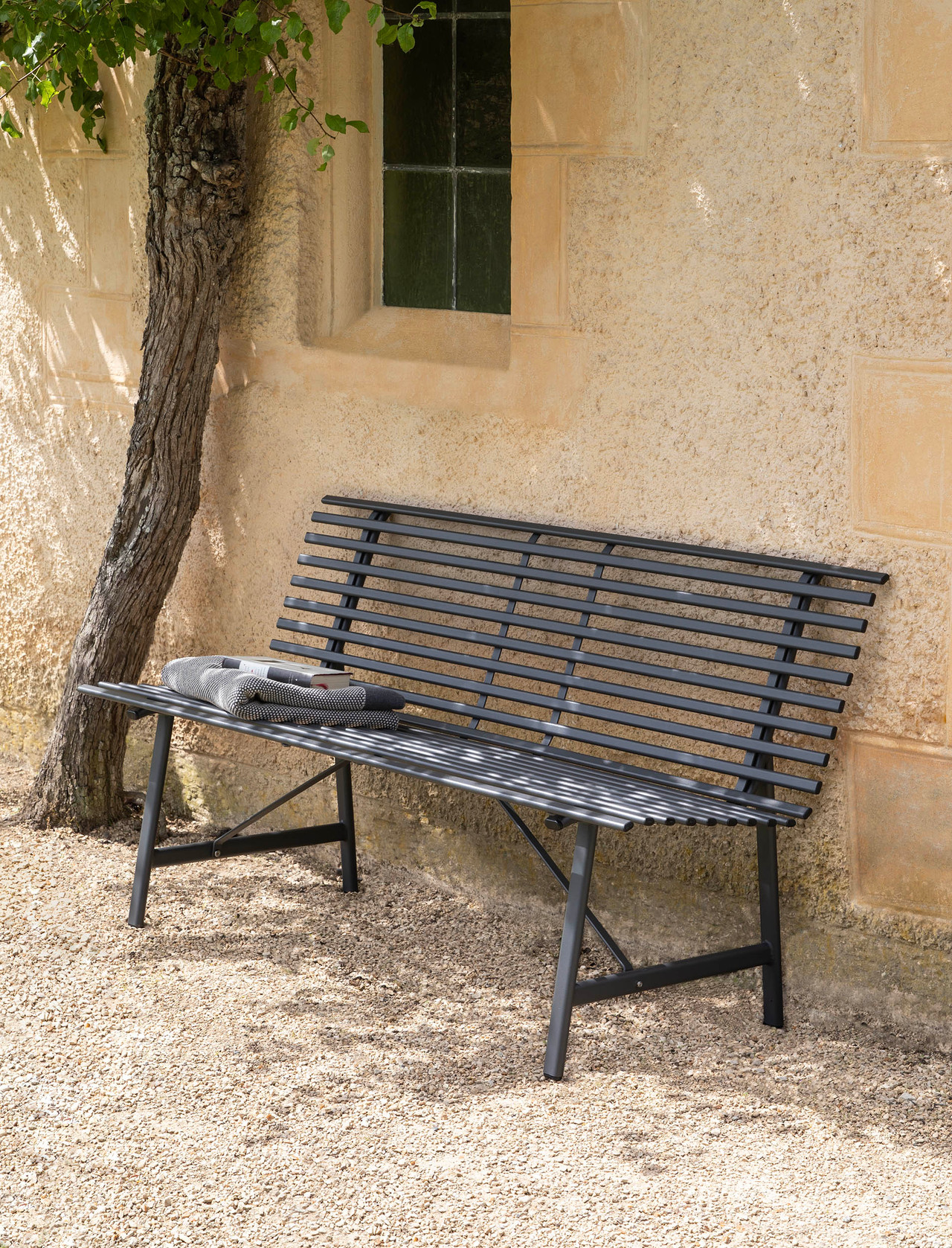 Richmond Bench Carbon | Garden Trading