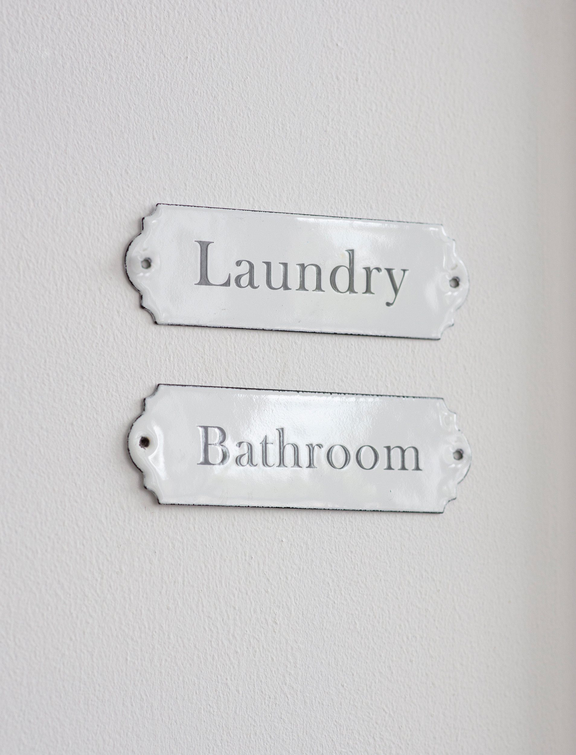 Enamel Bathroom Sign White | Garden Trading