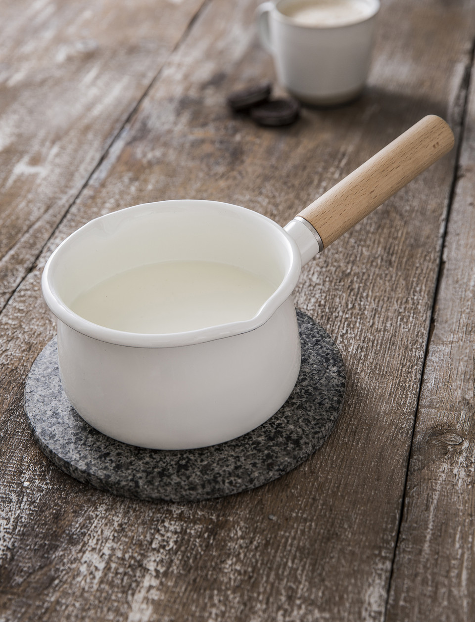 Enamel Milk Pan in White with Wooden Handle | Garden Trading