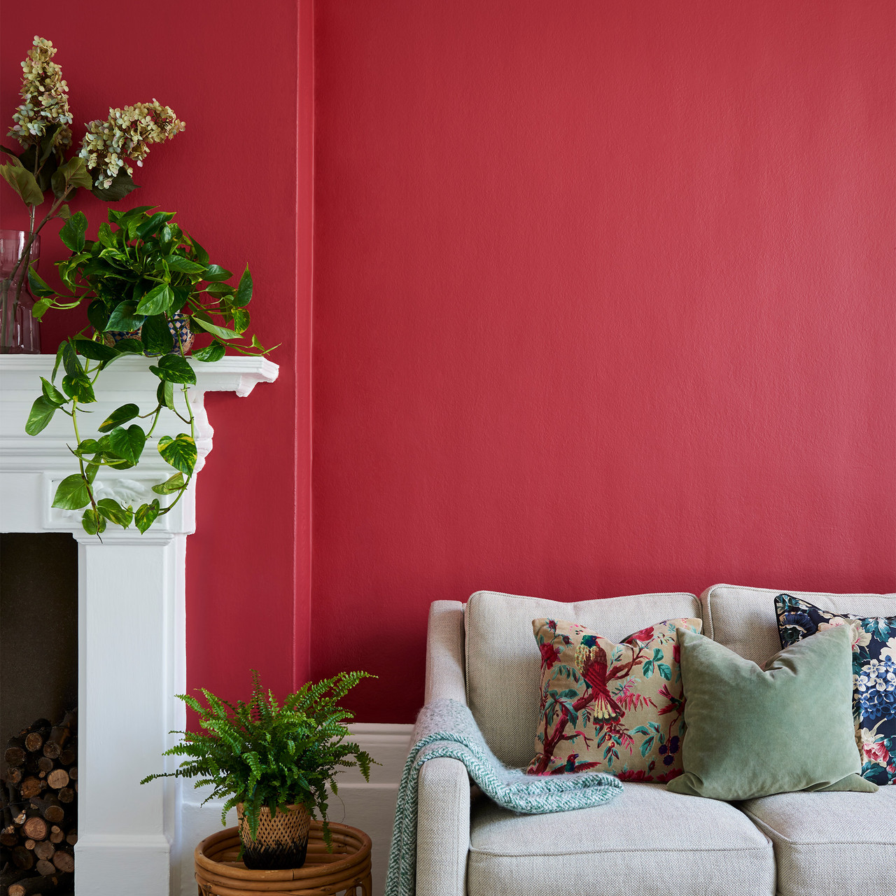 Empire Red Wall & Ceiling Paint - Matt Red Finish | Rust-Oleum