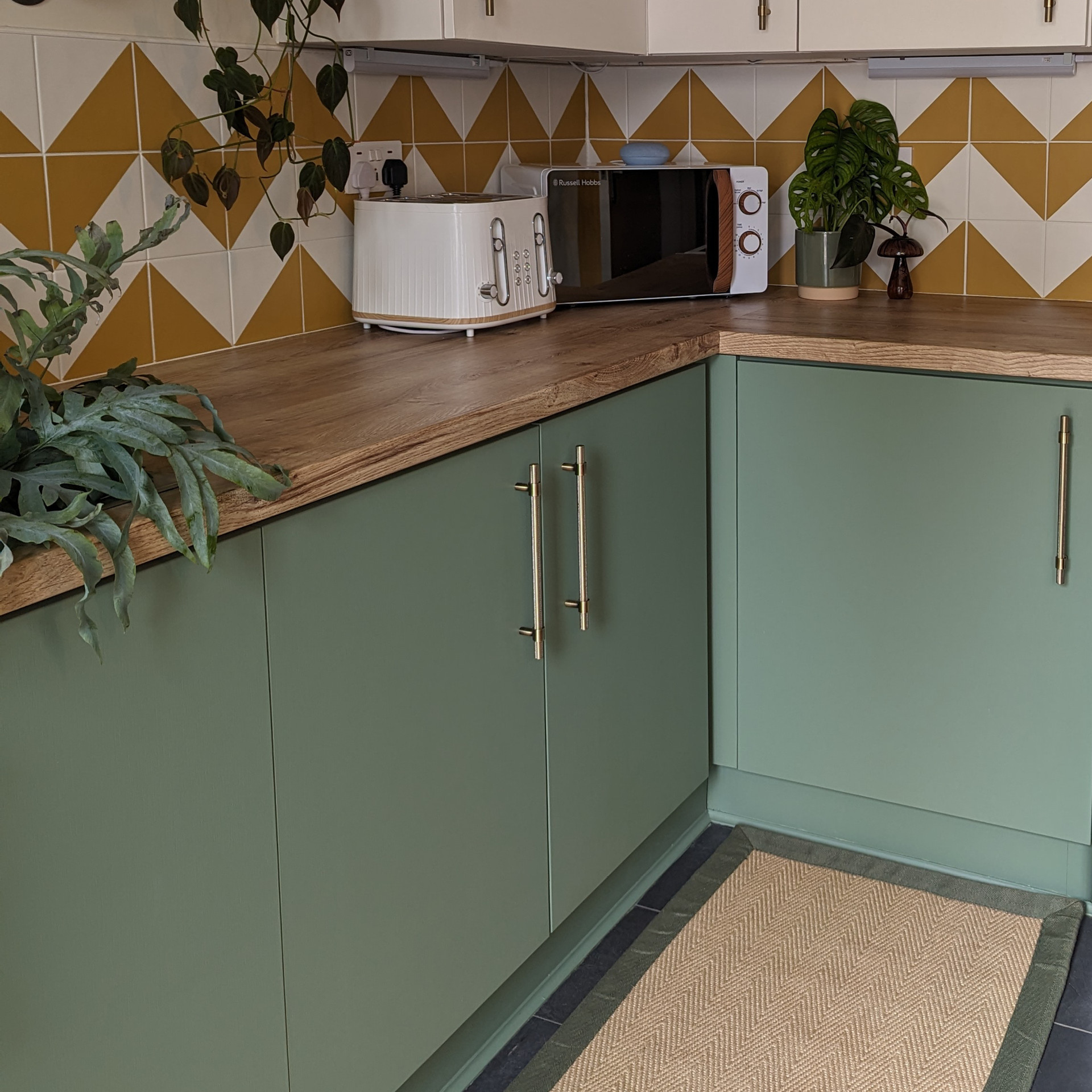 All Green Kitchen Cupboard Paint - Matt Green Finish