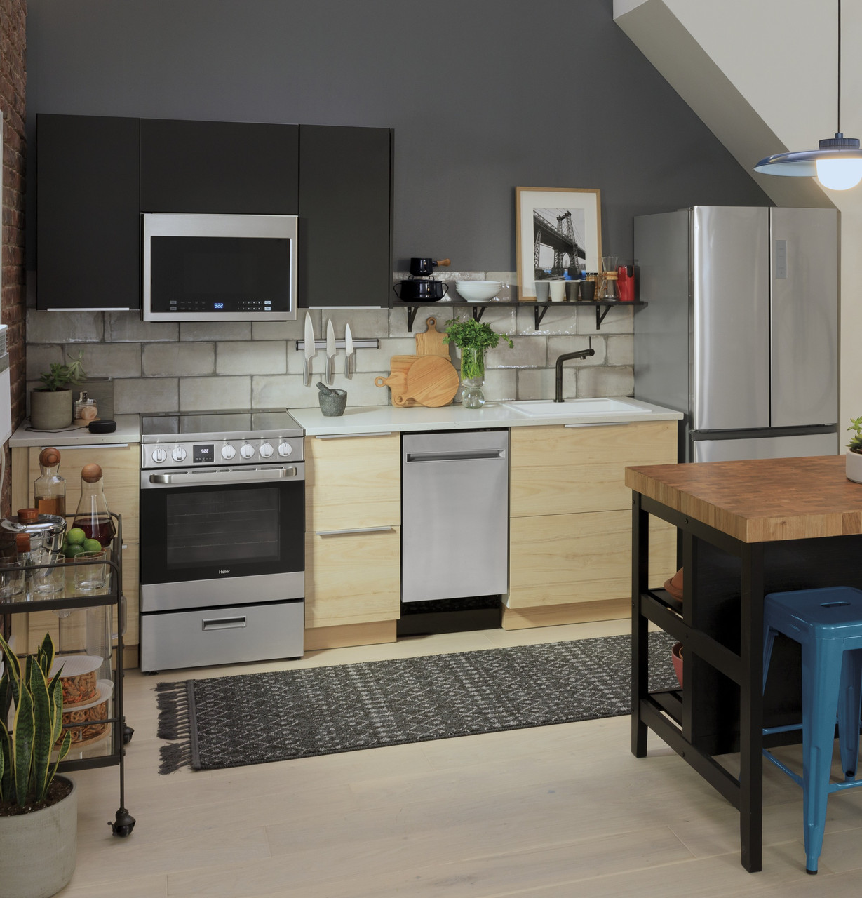 Haier ENERGY STAR® 24" 2.9 Cu. Ft. Electric Range - QAS740RMSS - Haier ...