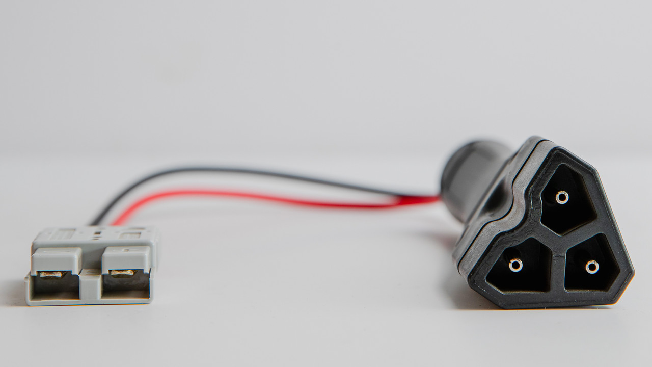 Pro-Guide Charging Plug - Big Crowsfoot