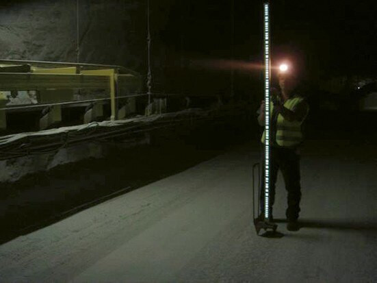 NEDO Self-Illuminating Leveling Rod LumiScale w/ Leica-Sprinter Bar ...