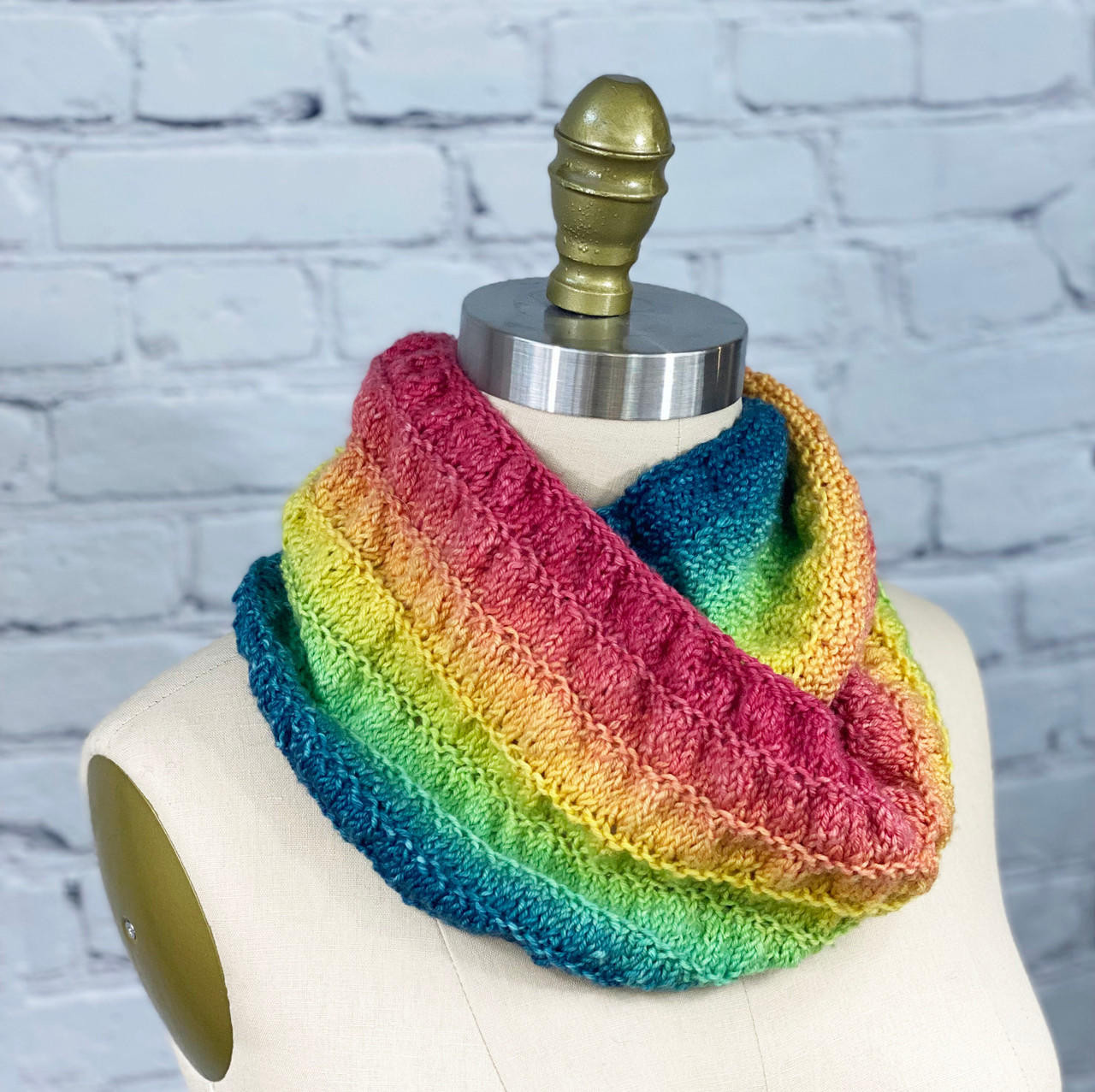 Knitting Patterns @ Wonderland Yarns: Gather Round cowl