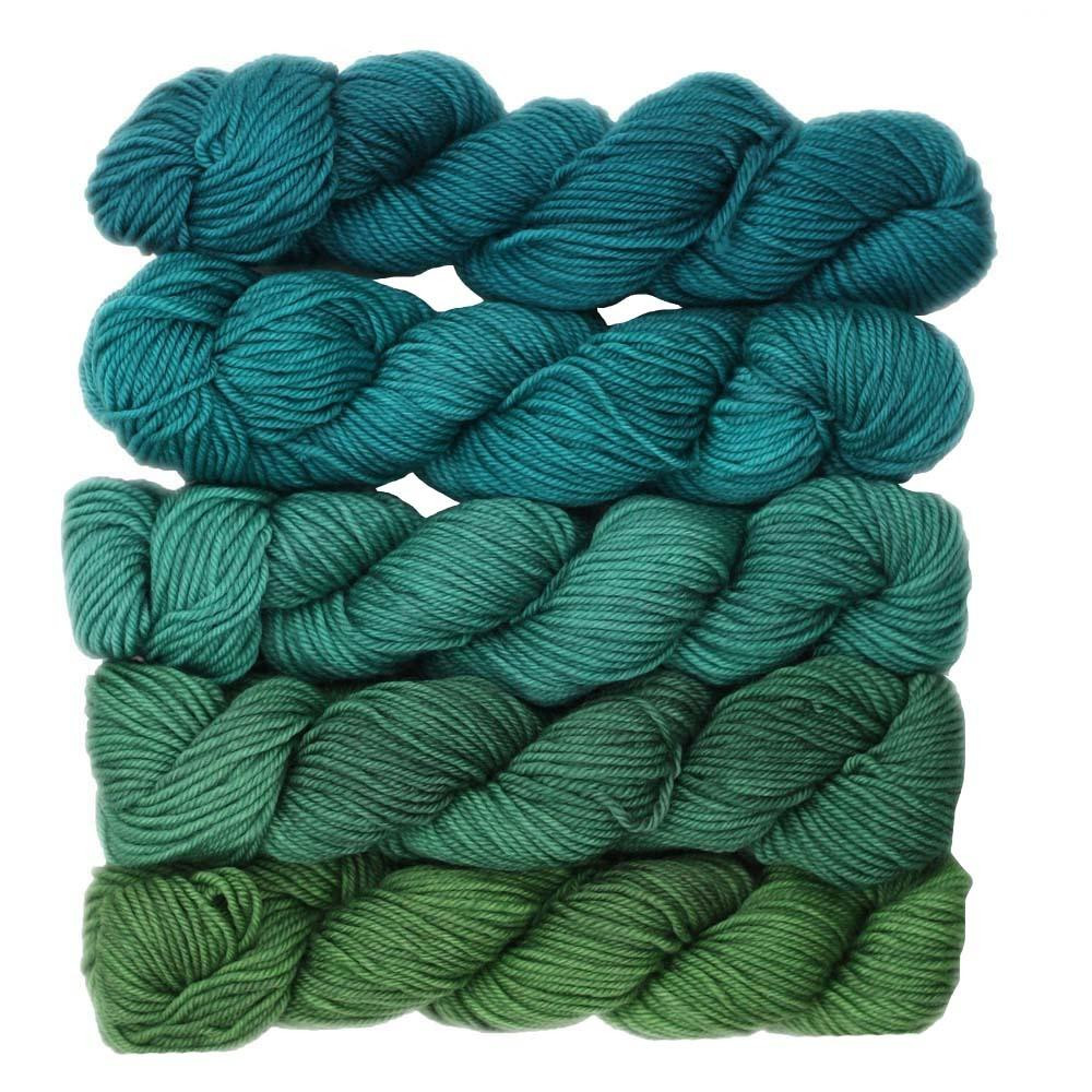 Knitting Patterns @ Wonderland Yarns: The Queen's Spiral Cowl