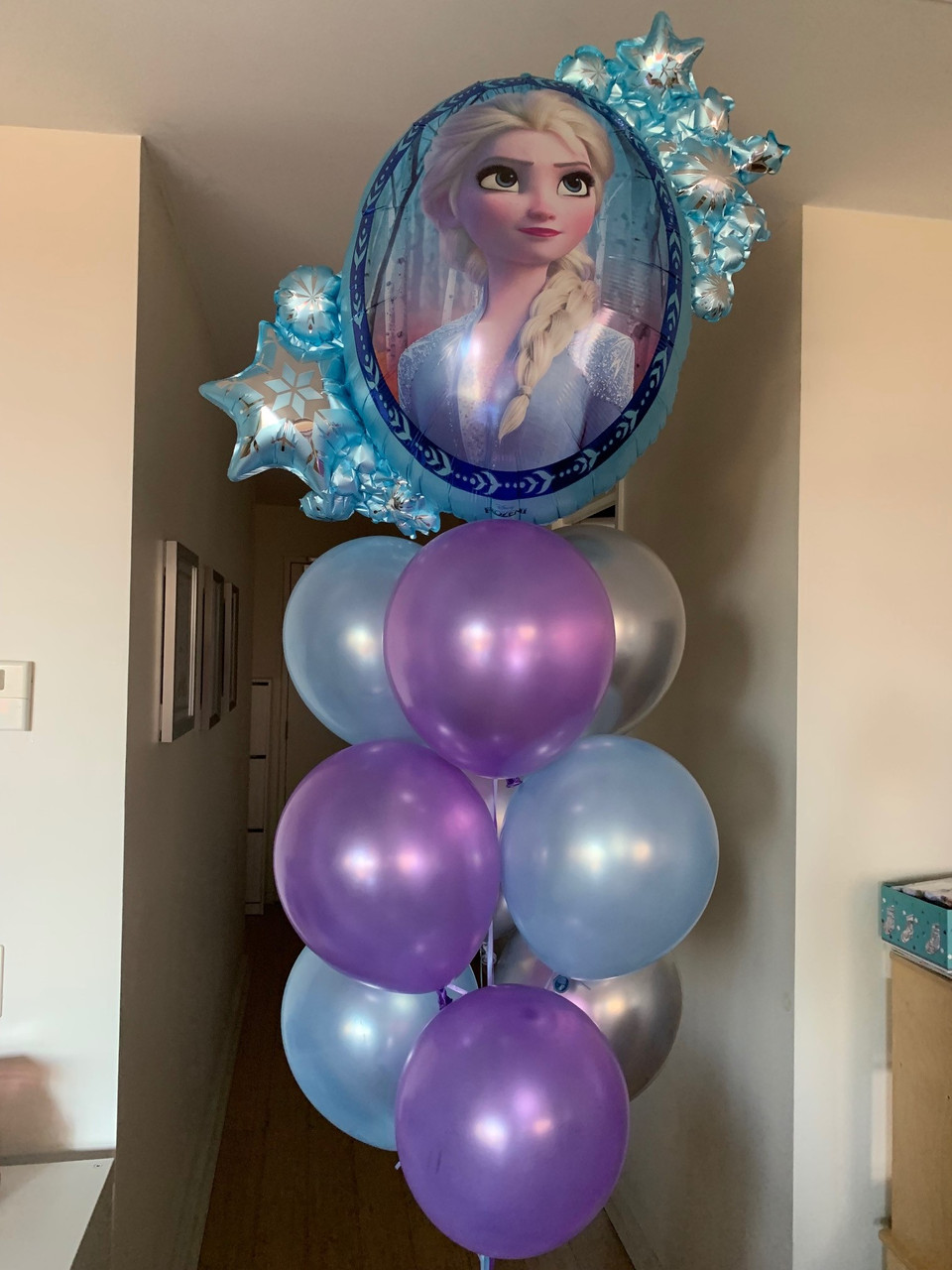 Frozen Bouquet with latex balloons - Discount Party World
